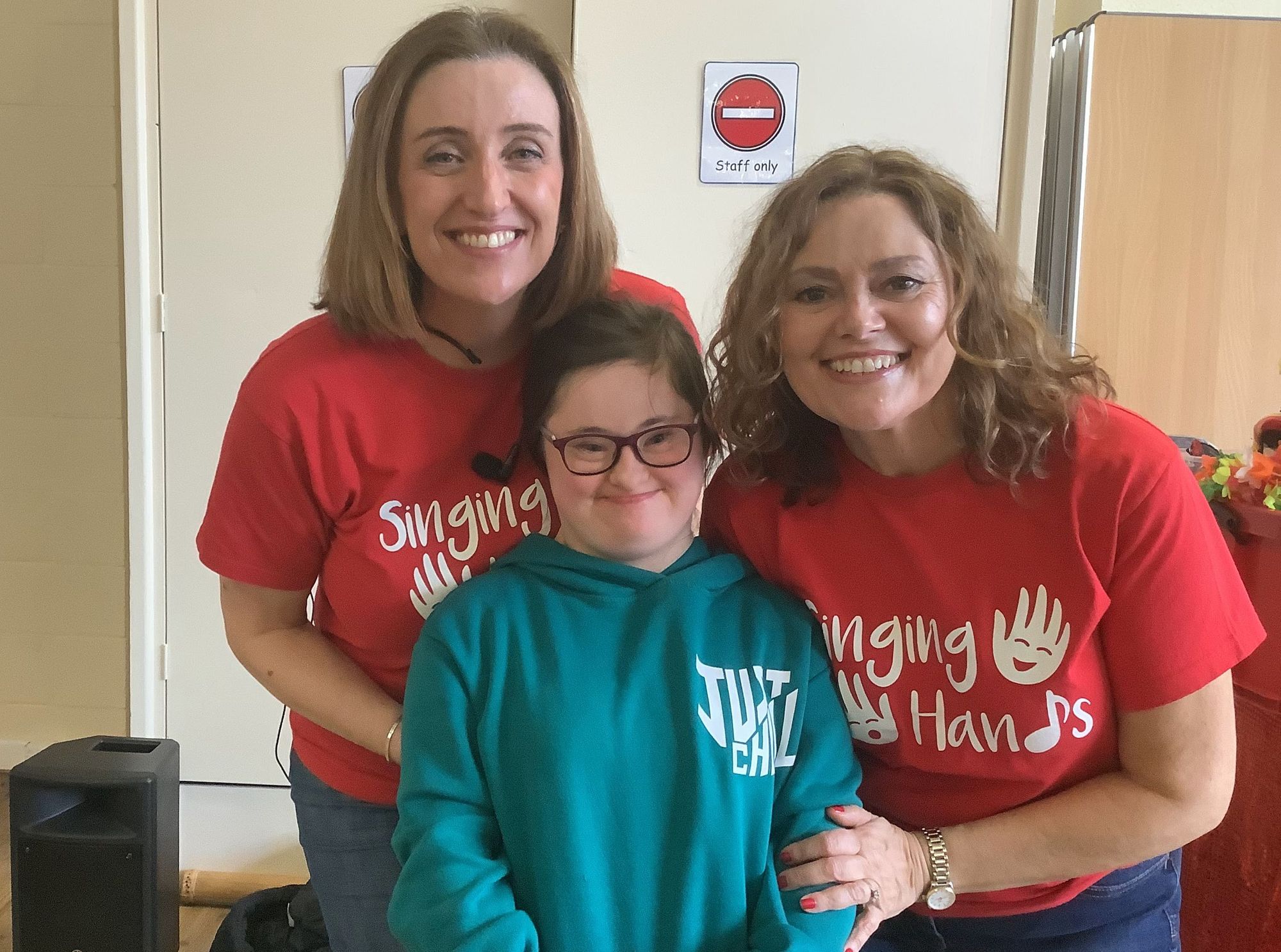 Acclaimed Singing Hands duo visit Meadowside Special School ...