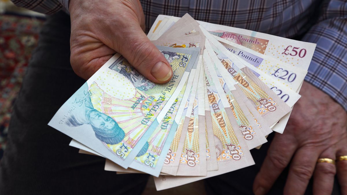 Billions Worth Of Old UK Banknotes Still Not Cashed In National billions-worth-of-old-uk-banknotes-still-not-cashed-in-national