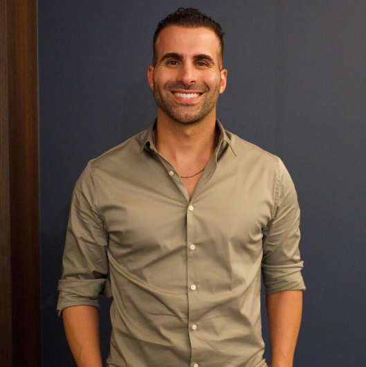 Dr. med. Omid Amiri - Plastischer & Ästhetischer Chirurg Frankfurt