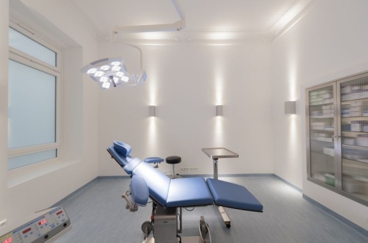 Dr. med. Philipp Bergmann - Plastischer & Ästhetischer Chirurg Hamburg