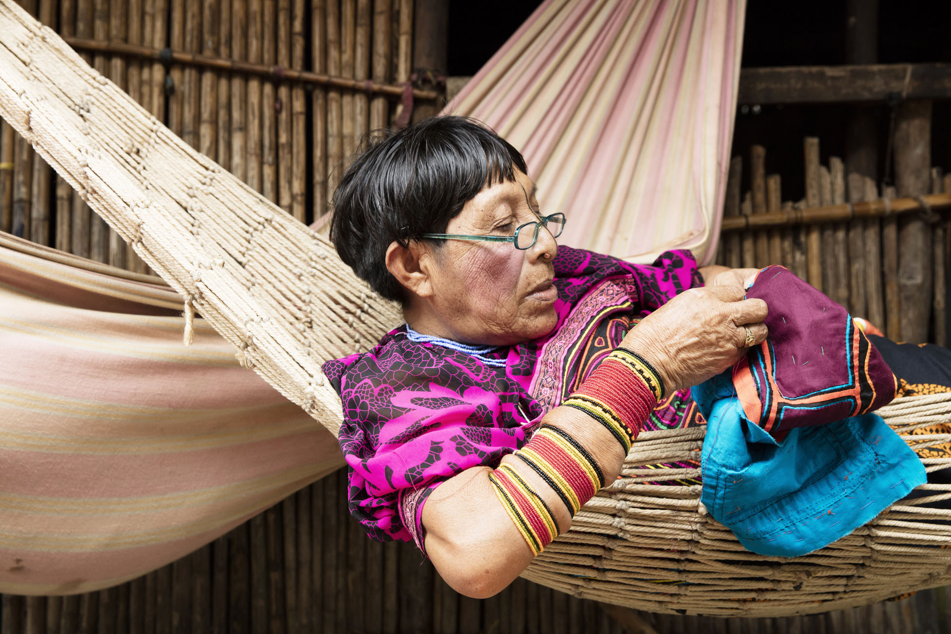 Crafting, Isla Soledad Mandinga, Guna Yala - Joel Redman