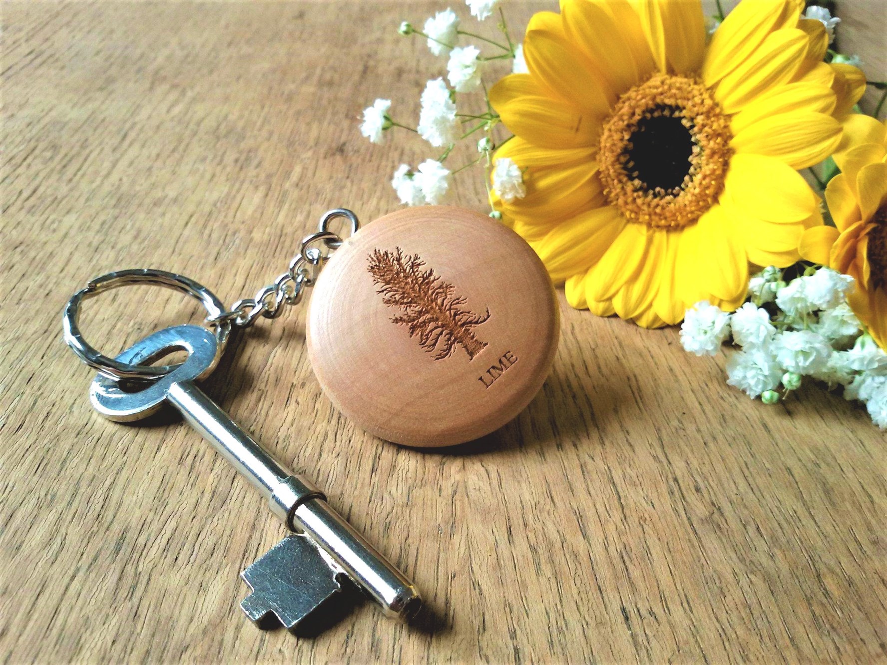 Round wooden keyring engraved with your favourite tree