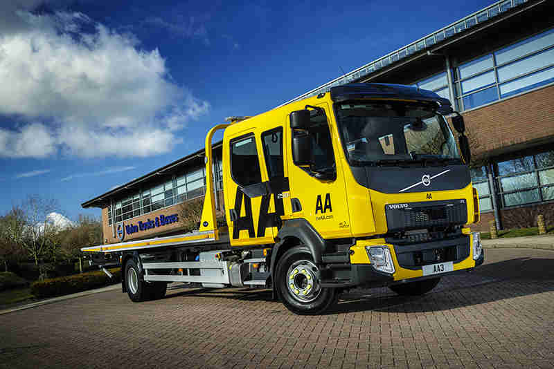 Volvo is supplying the AA with 118 new FL recovery trucks - Road ...
