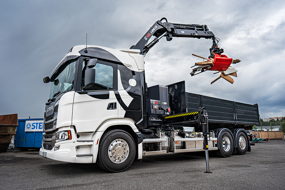HIAB announces new range of electric cranes - Truck News - Commercial Motor