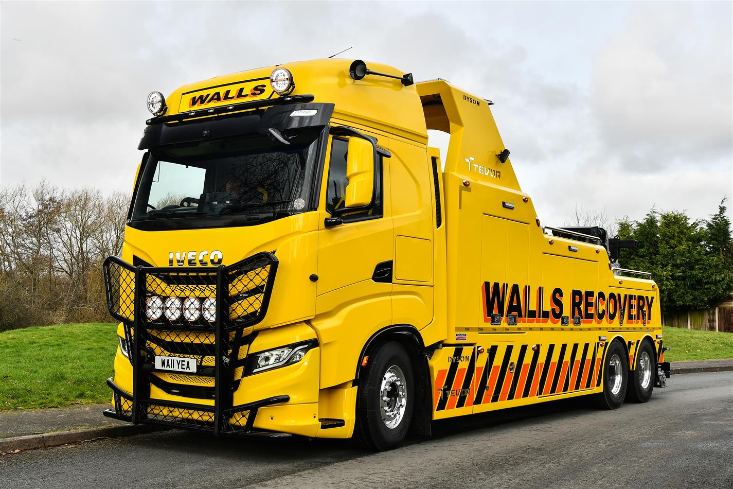 Roger Dyson completes first Iveco X-Way UK recovery truck - Road ...
