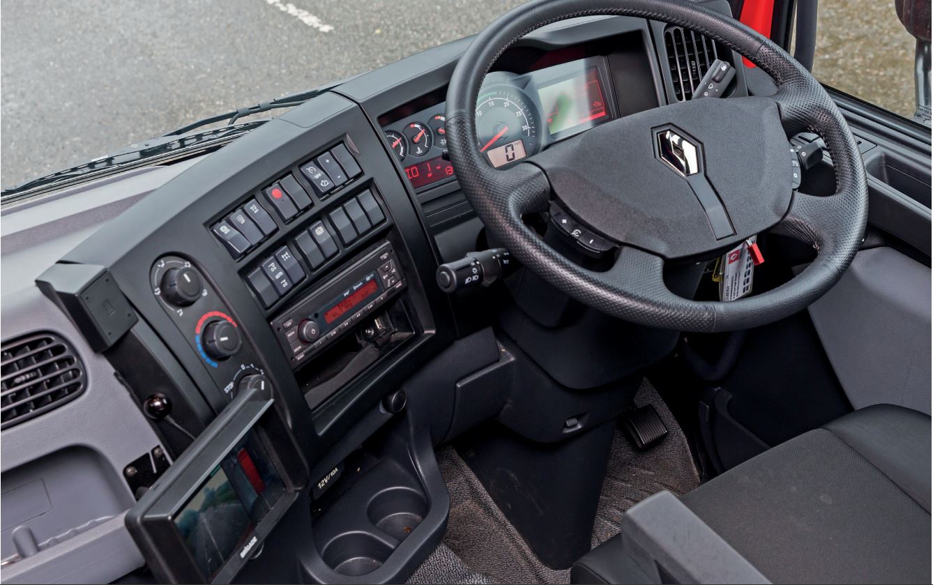 Renault D 26 Optifuel Wide 6x2 R 320 Euro 6 truck review (2019 ...