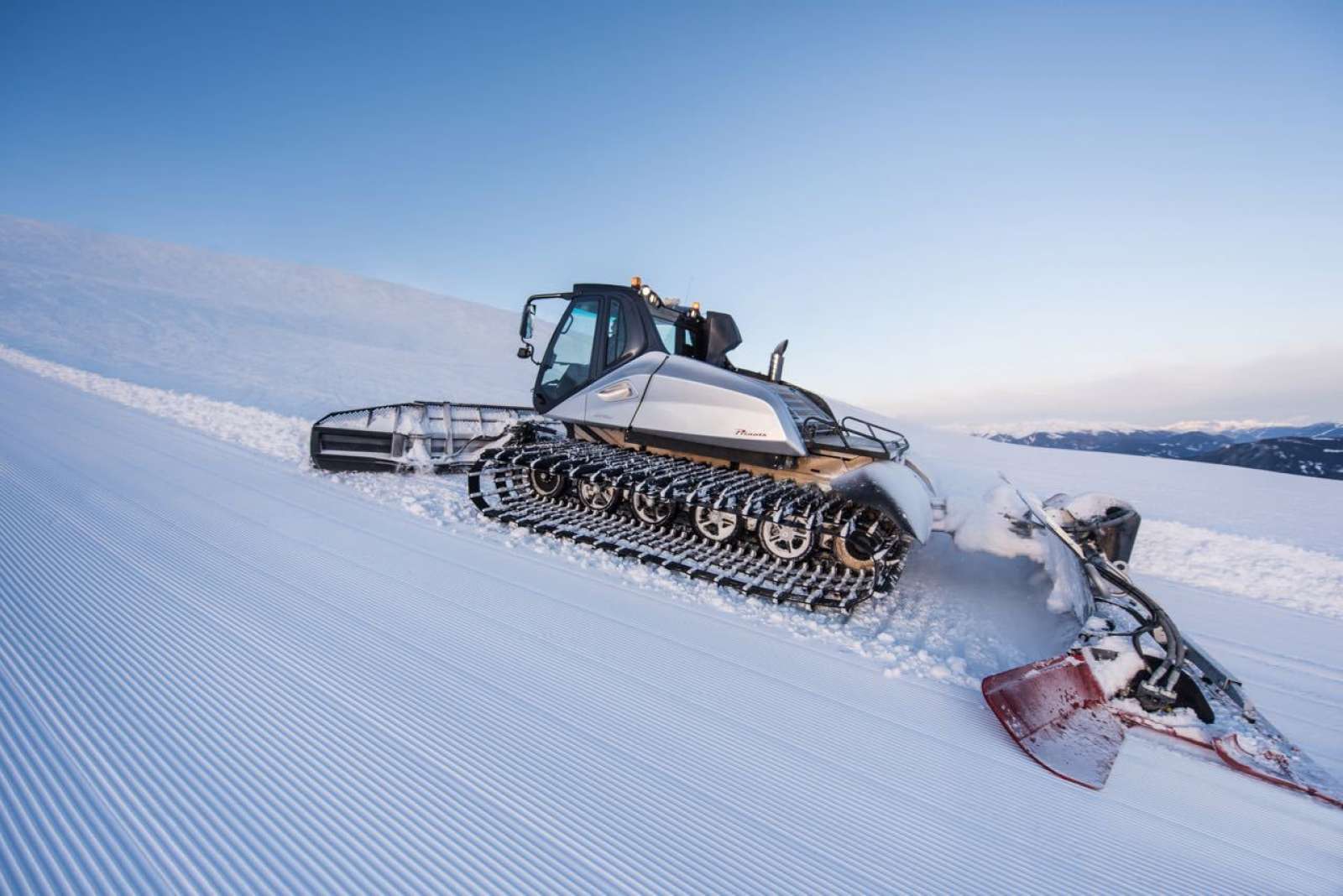 PRINOTH setzt mit Pistenfahrzeug LEITWOLF neue Maßstäbe - Innsbruck ...