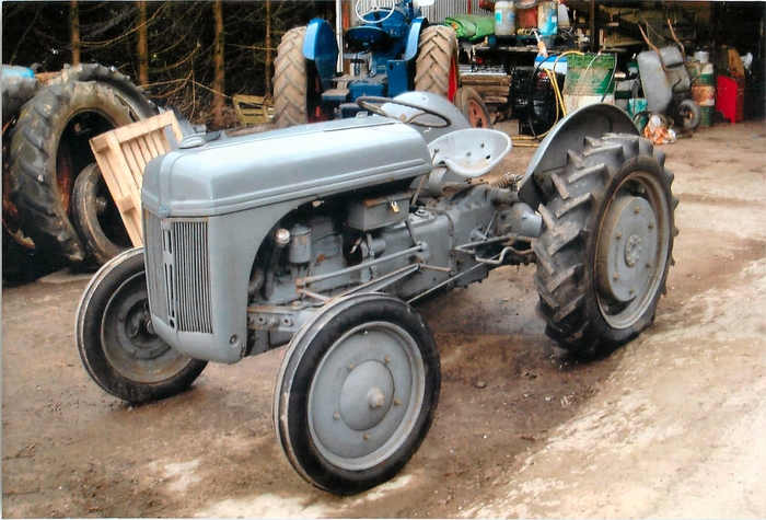 1939 FORD FERGUSON 9N 4cylinder petrol/paraffin TRACTOR An earlier ...