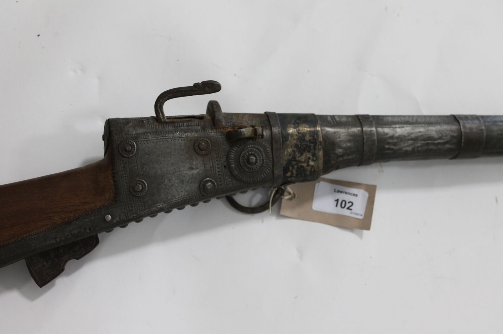 AN ARABIAN JEZAIL RIFLE. A Jezail matchlock rifle with 42" octagonal ...