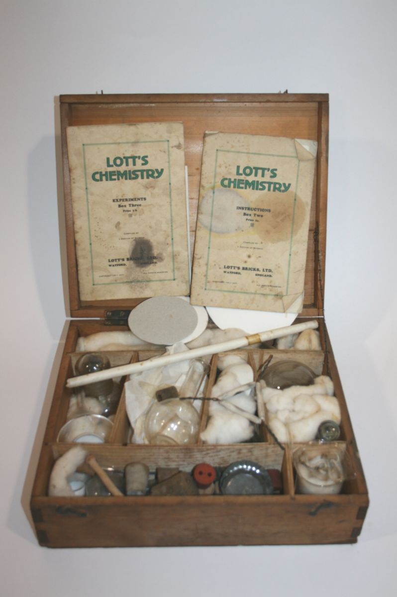 LOTTS CHEMISTRY SET an interesting vintage Chemistry set, in it`s ...