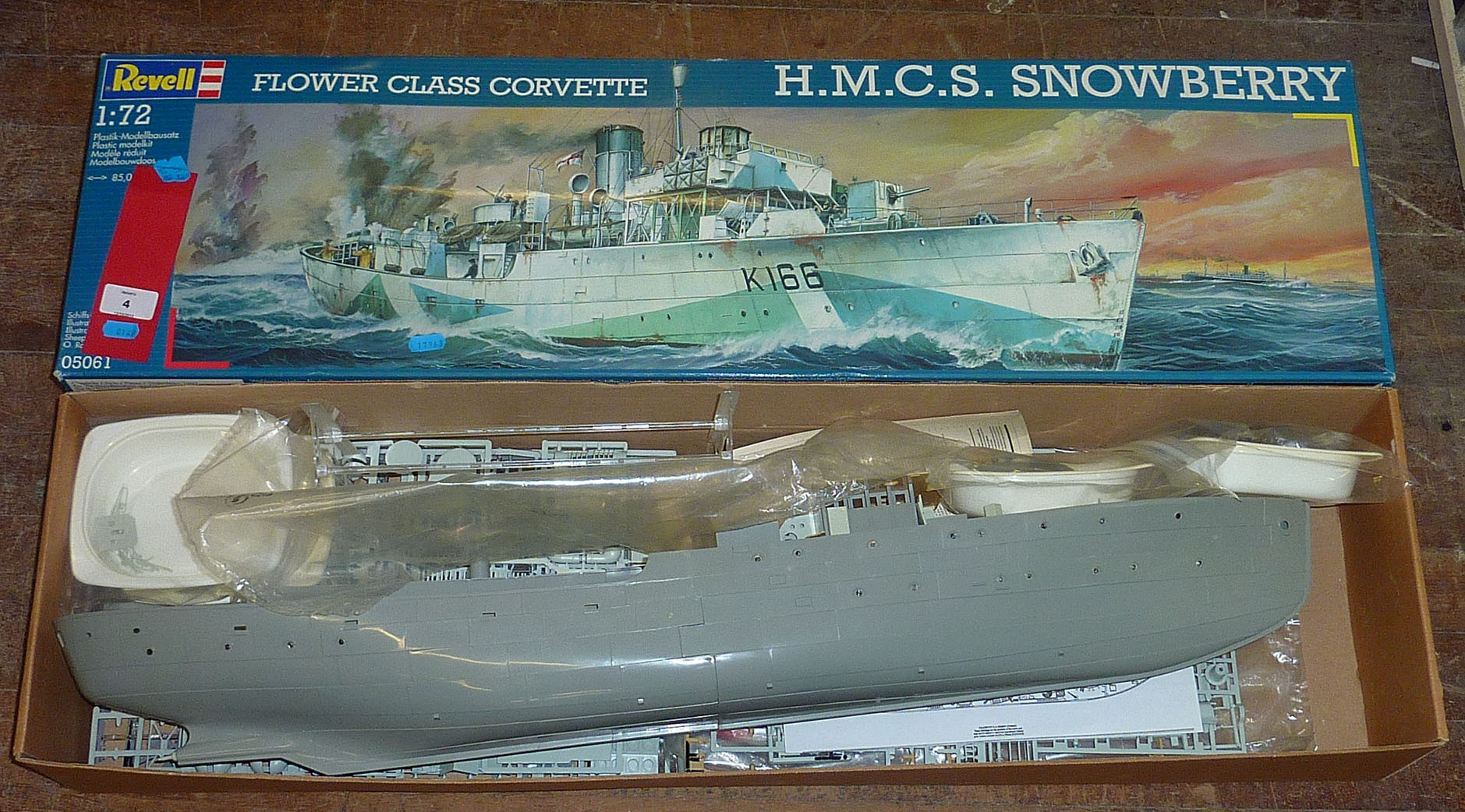 Revell plastic model kit, 05061, 1:72 HMCS Snowberry Flower Class ...