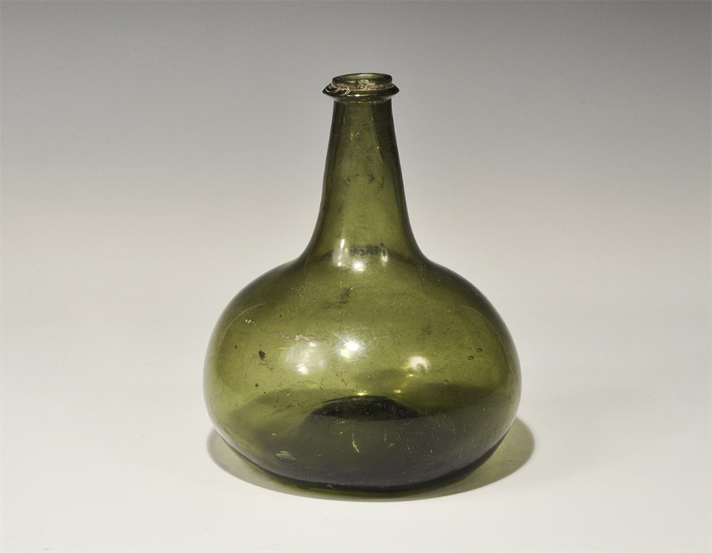 Post Medieval Glass Onion Bottle. Late 17th-early 18th century AD. A ...