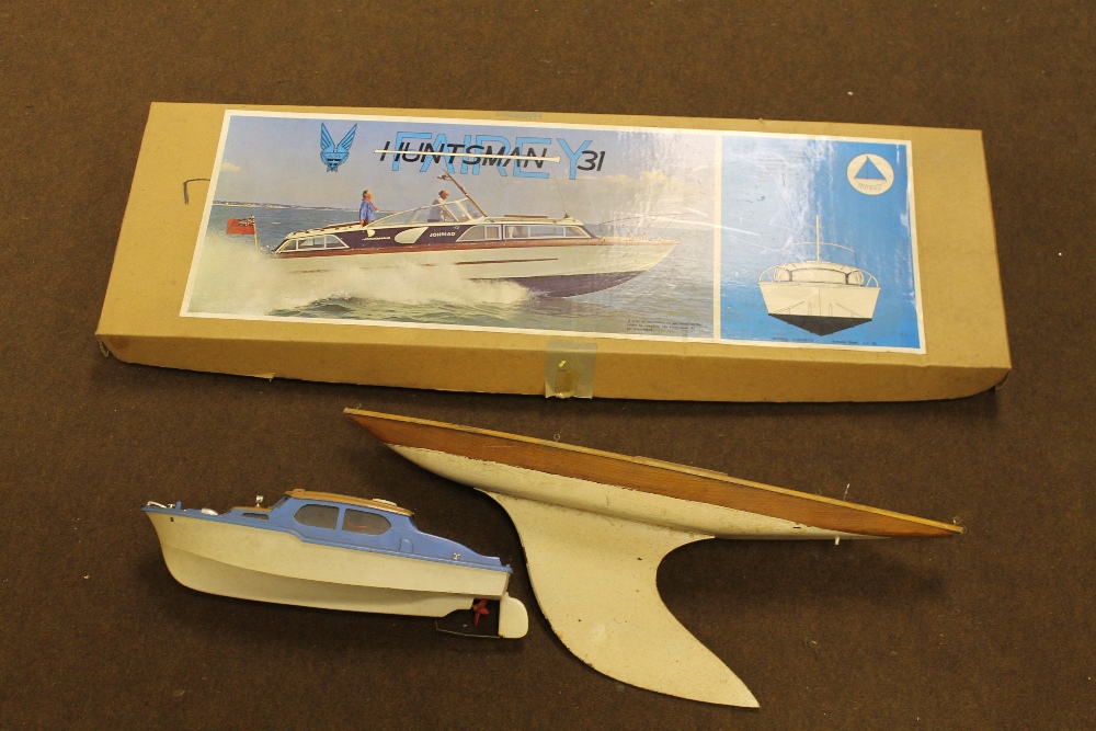 A MODEL AVIONICS FAIREY HUNTSMAN 31 MODEL BOAT KIT, 1-11 scale contents ...