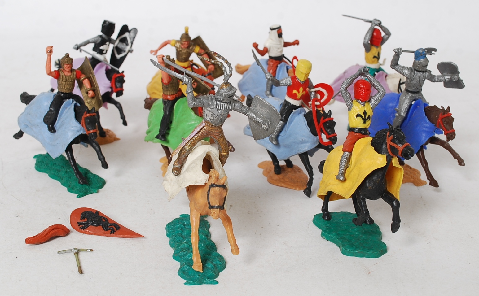 TIMPO: A collection of 10x original Timpo plastic knights