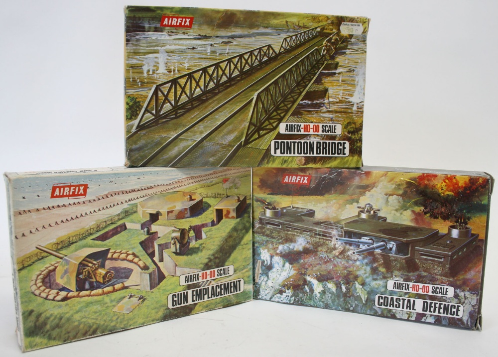 Airfix H0-00 Scale Pontoon Bridge, Gun Emplacement and Coastal Defence ...