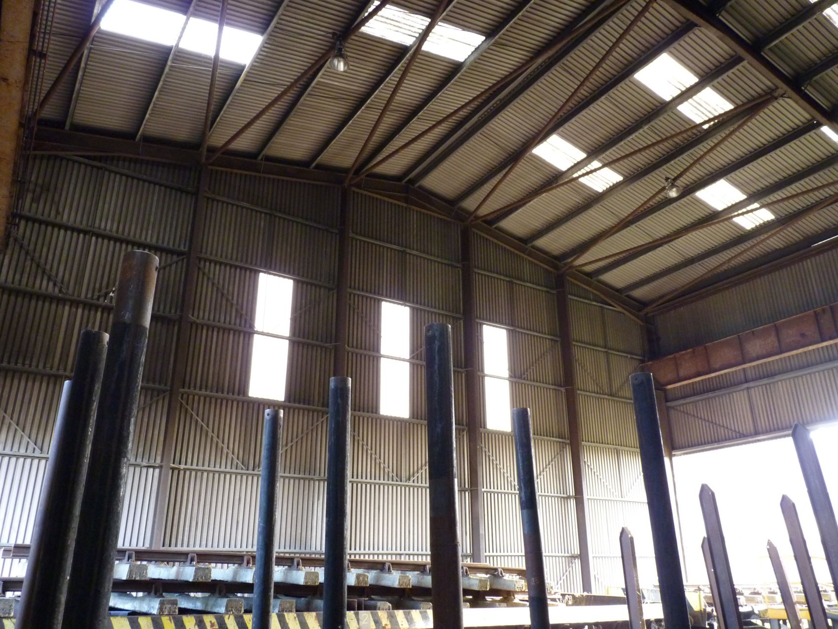LARGE STEEL PORTAL FRAME BUILDING WITH PITCHED ROOF & STEEL CLADDING ...