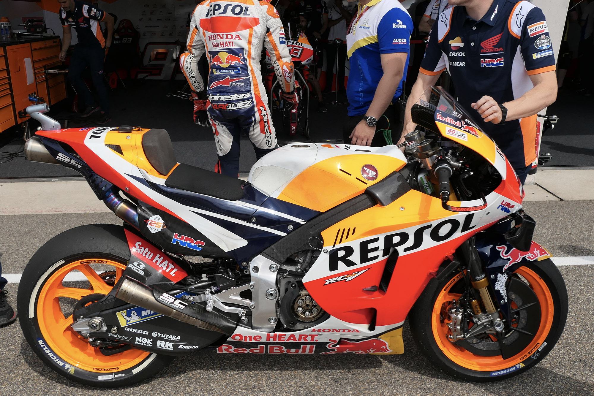 ‘I tell Cal that with a Honda MotoGP bike you have to fight and that’s ...