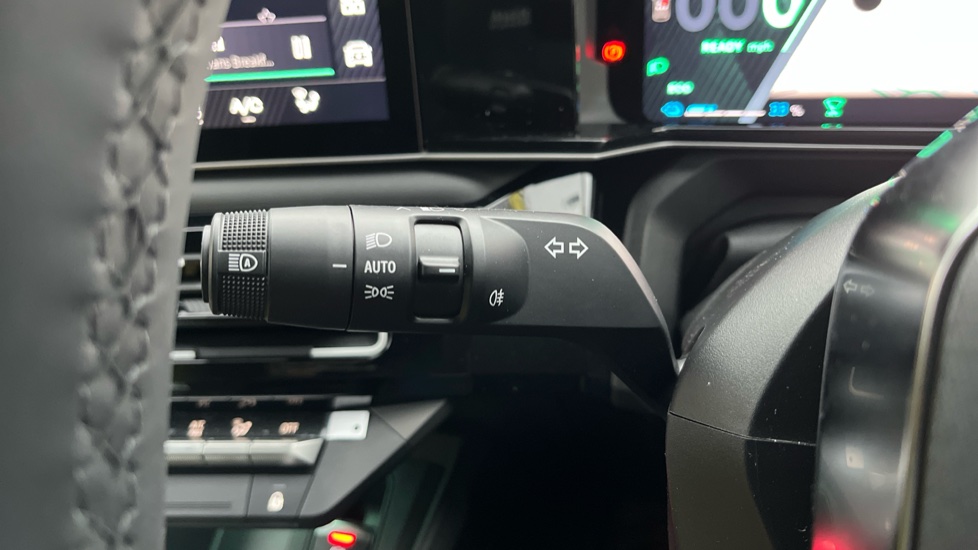 2025 75 RENAULT MG 5 iconic five