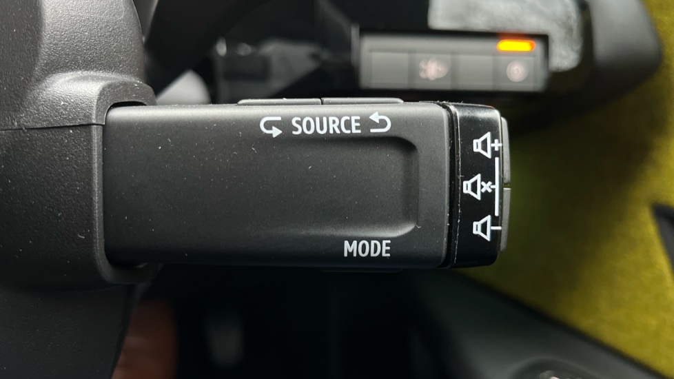 2025 75 RENAULT MG 5 iconic five