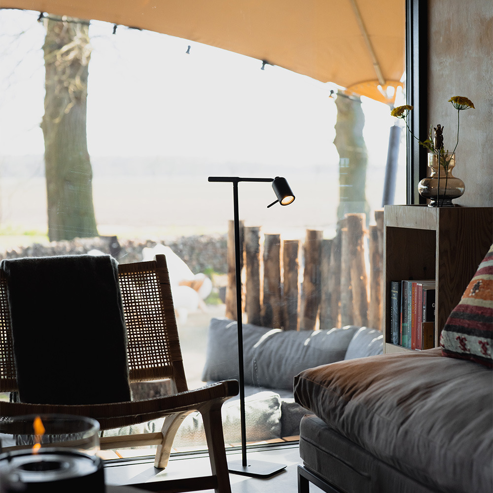 Lampadaire, One + Floor straight, noir, LED, 2700K, 230 lm, L26,6cm, H112,5cm - Tonone ...