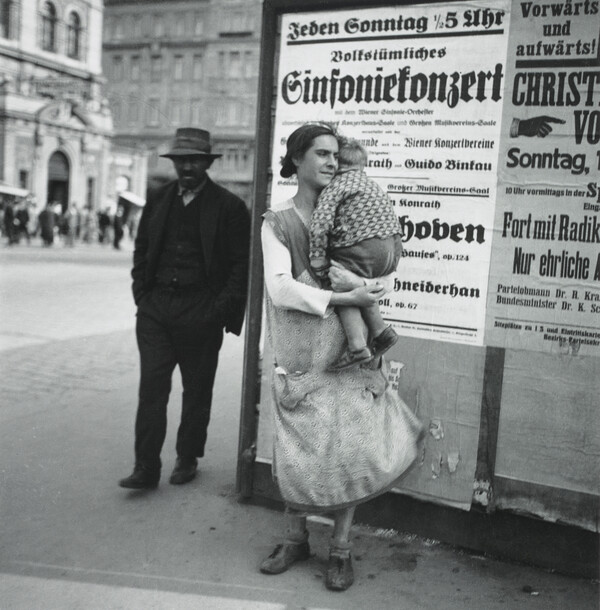 Woman and Child, Vienna by Edith Tudor-Hart | National Galleries of ...