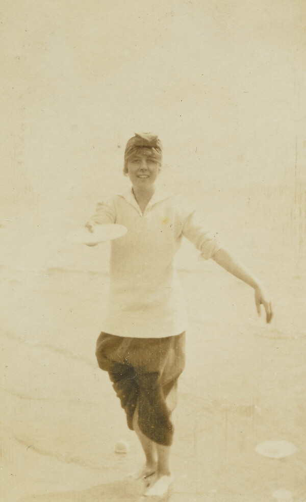 At Kinghorne: Mary Malcolm 'Washing Up' | National Galleries of Scotland