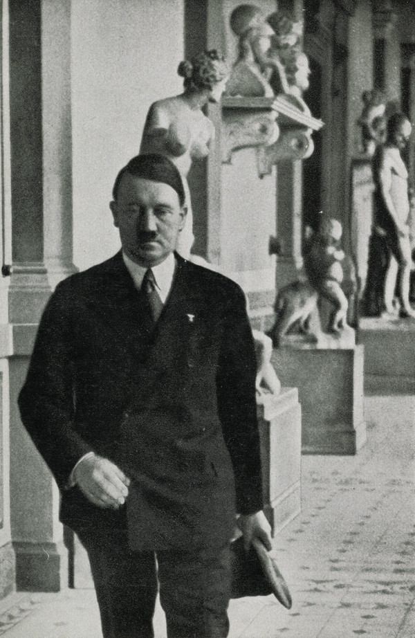 Adolf Hitler leaving an artist's studio in Munich | National Galleries ...