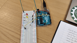 Exercise 2.for6: traffic light, but Arduino sends the colour to the ...