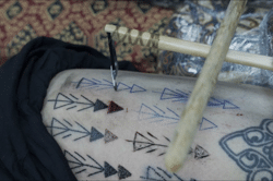 Puncture tattooing (hand tapping)