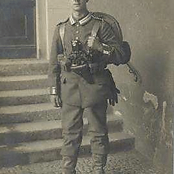 57395: Photograph of German infantryman