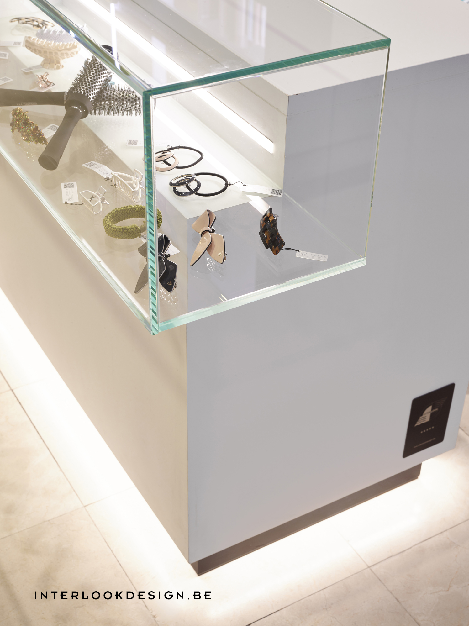 Interlook Design | Kapsalon inrichting: Van Luchene Hair & Beauty