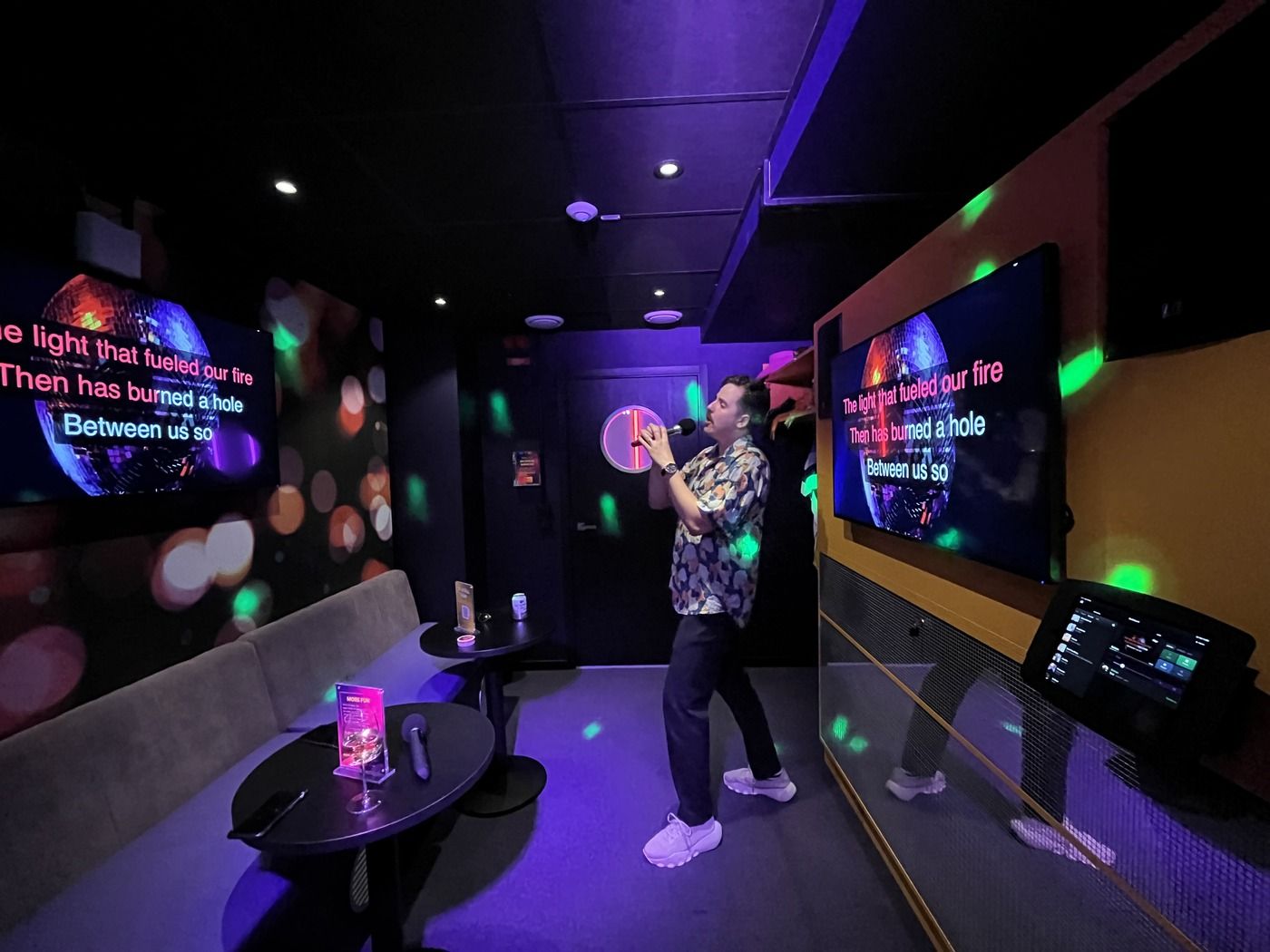 Så här kan du marknadsföra ditt karaokerum