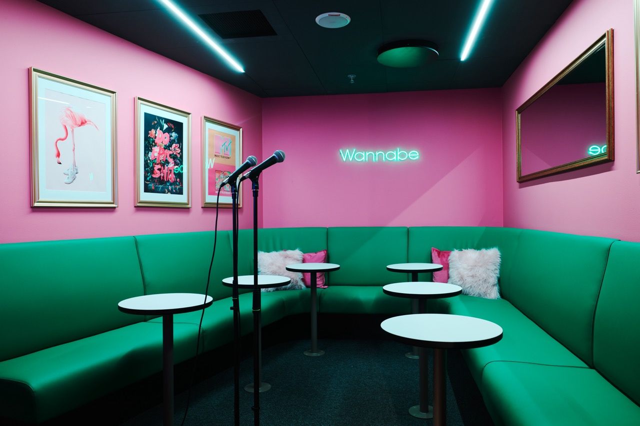 Wired vs. wireless microphones for your karaoke room: Which is best for you?