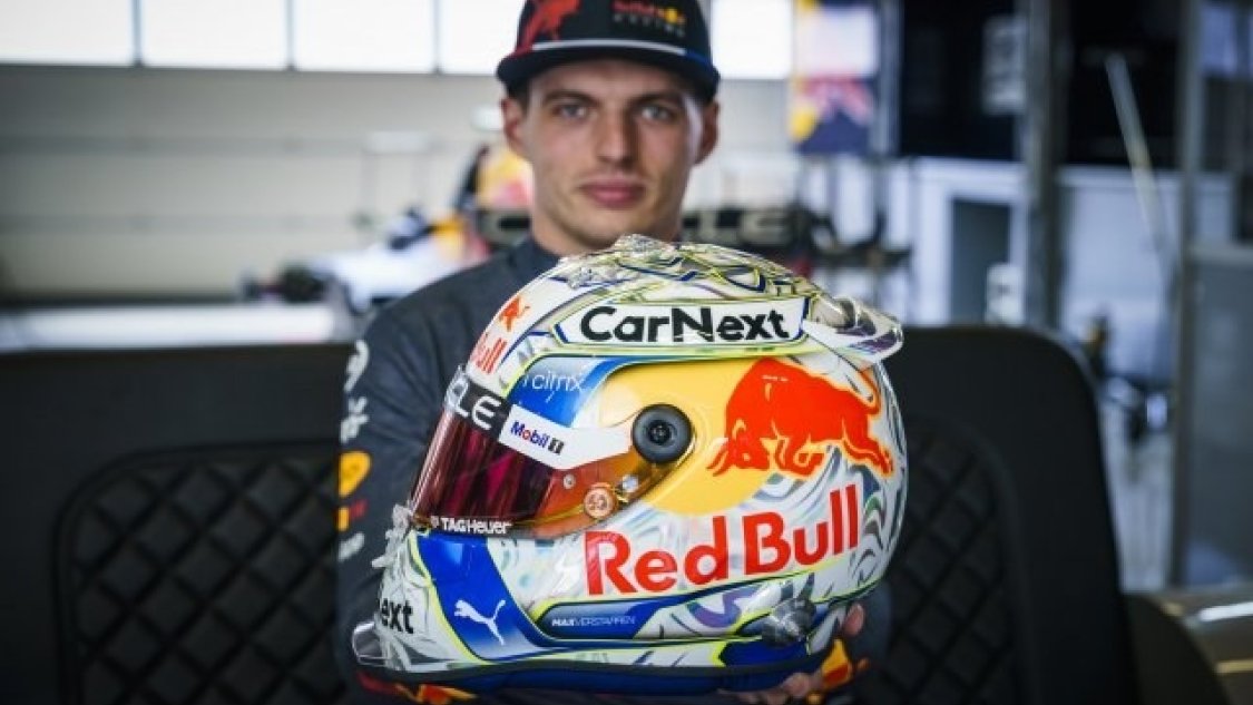 Verstappen onthult nieuwe speciale helm voor de GP van Oostenrijk | RacingNews365