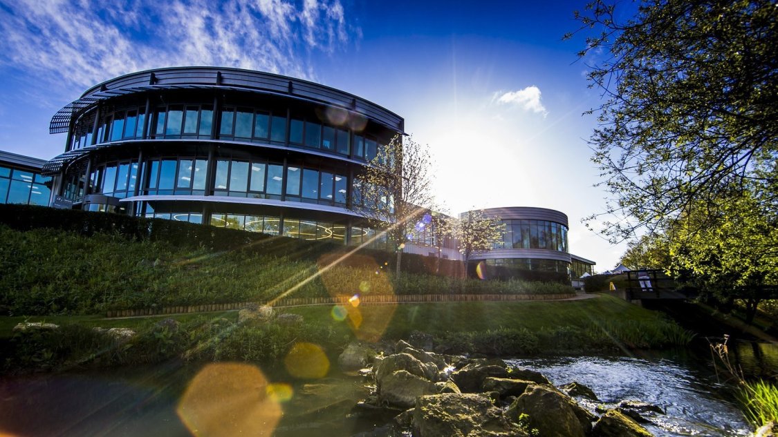 Video: This is what a Formula 1 factory looks like on the inside ...
