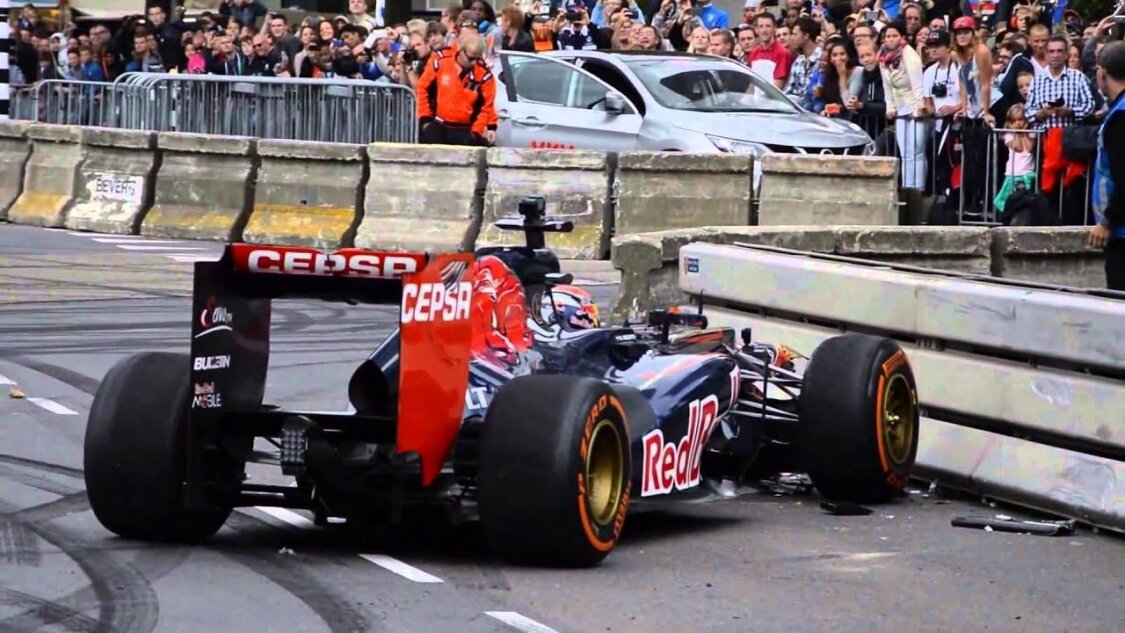 Video: When F1 drivers crash on city streets | RacingNews365