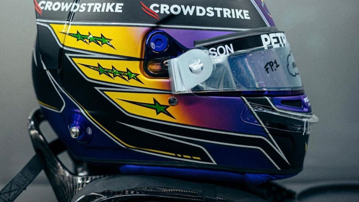 Hamilton's special Senna helmet design | RacingNews365