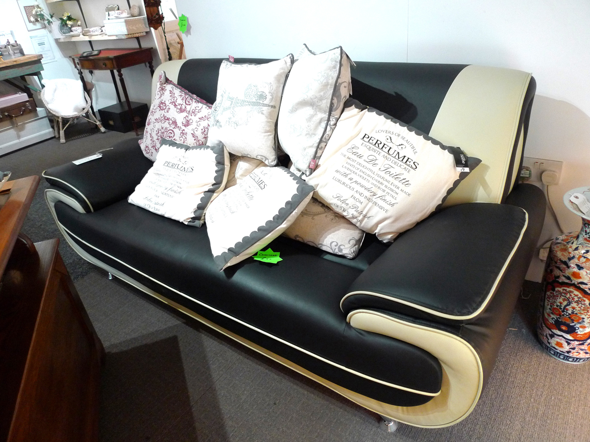 Sofa set black and white store