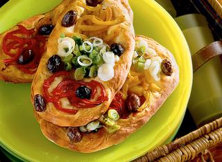 Ricette Focacce ripiene ai peperoni - Le ricette di GialloZafferano