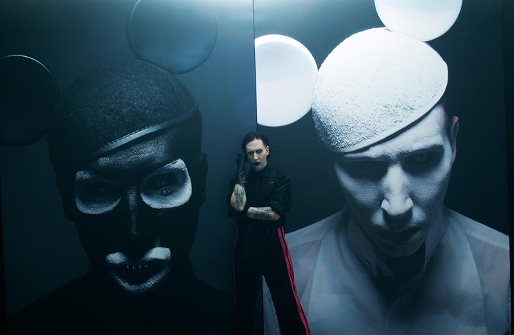 Gottfried Helnwein | PRESS | Internet | Marilyn Manson kao Mickey Mouse