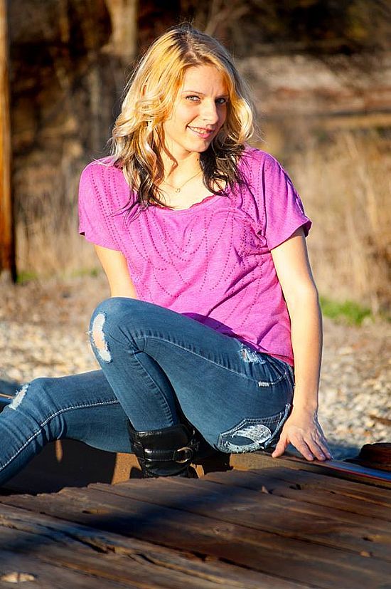 Captures By Kit | Feature Model: Amanda Courtney