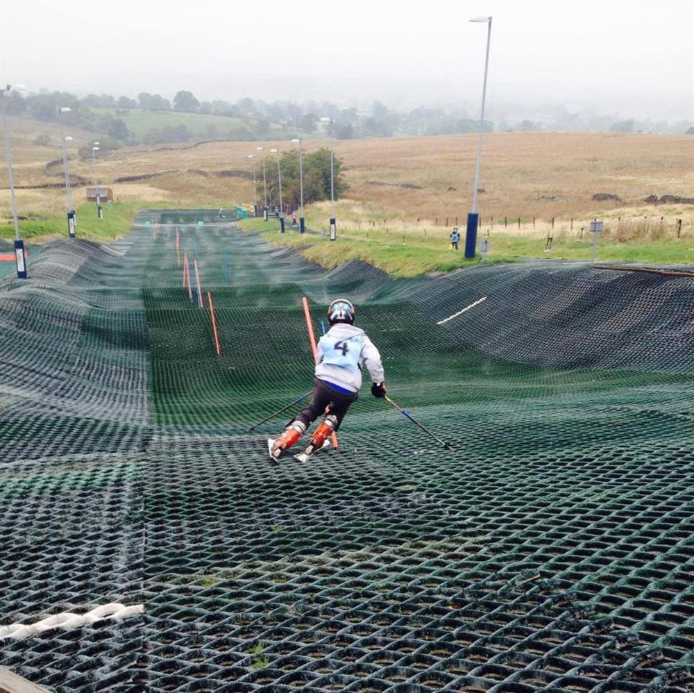 Pendle Ski Club needs new slope matting