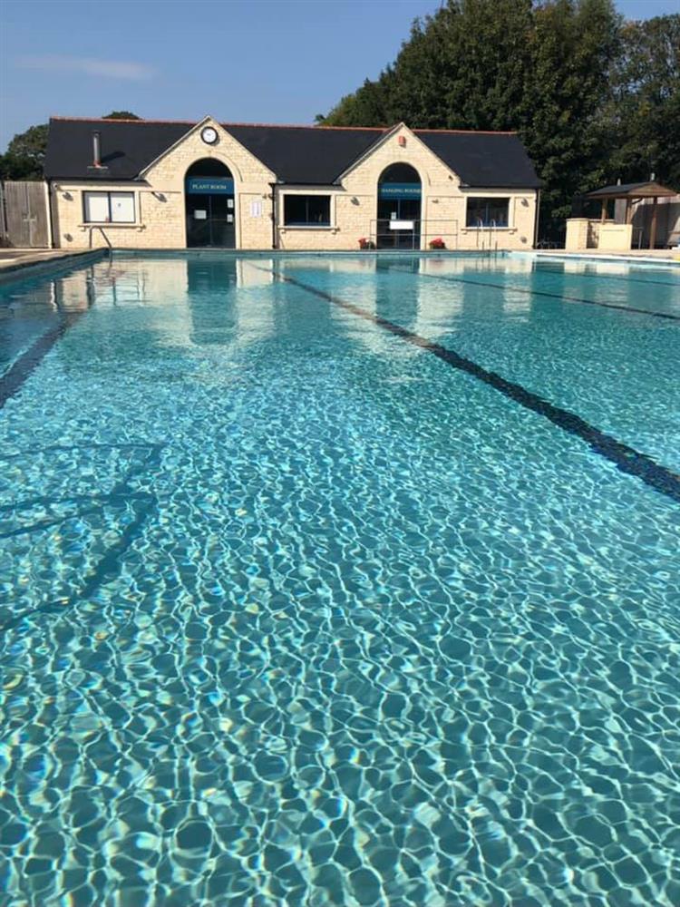 Cirencester Open Air Pool Solar Panels