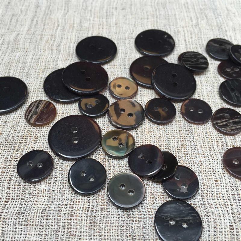 TWO-HOLE SHELL BUTTON 12MM