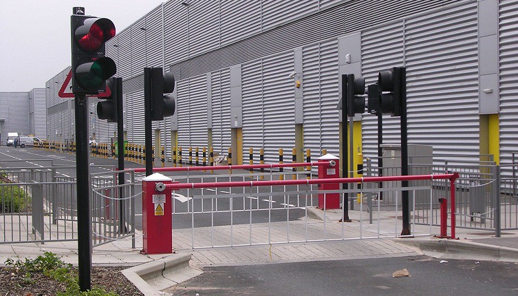 Automatic Rising Arm Up To 7.0m by Newgate (Newark)