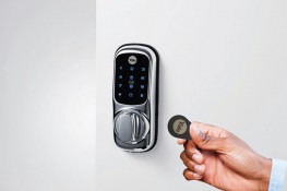 Keyless Connected Smart Lock by Yale