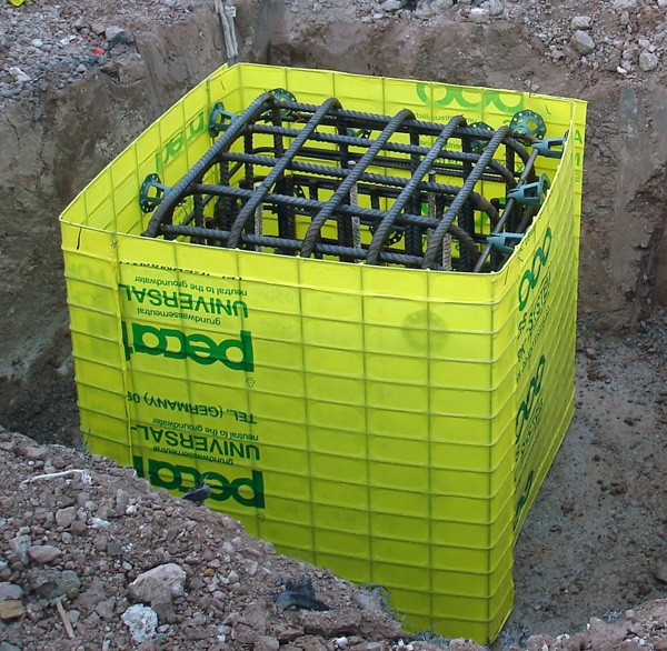 Pecafil Pile caps and rc bases by Max Frank