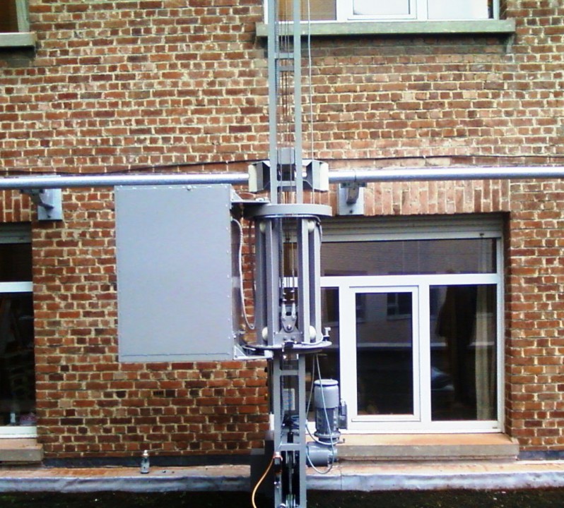 Facade XS Mast Installations by XSPlatforms