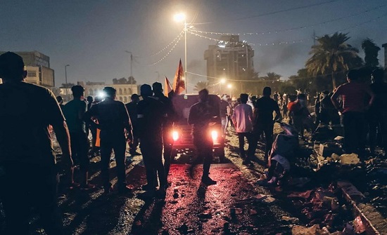 30 إصابة واختناقات في اشتباكات بين الأمن ومتظاهرين ببغداد المدينة نيوز