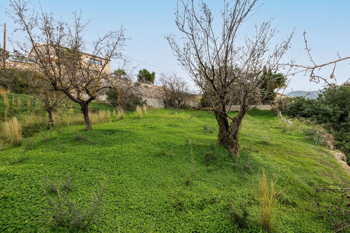 LE-Homes | South-facing plot with views, a short distance from the…